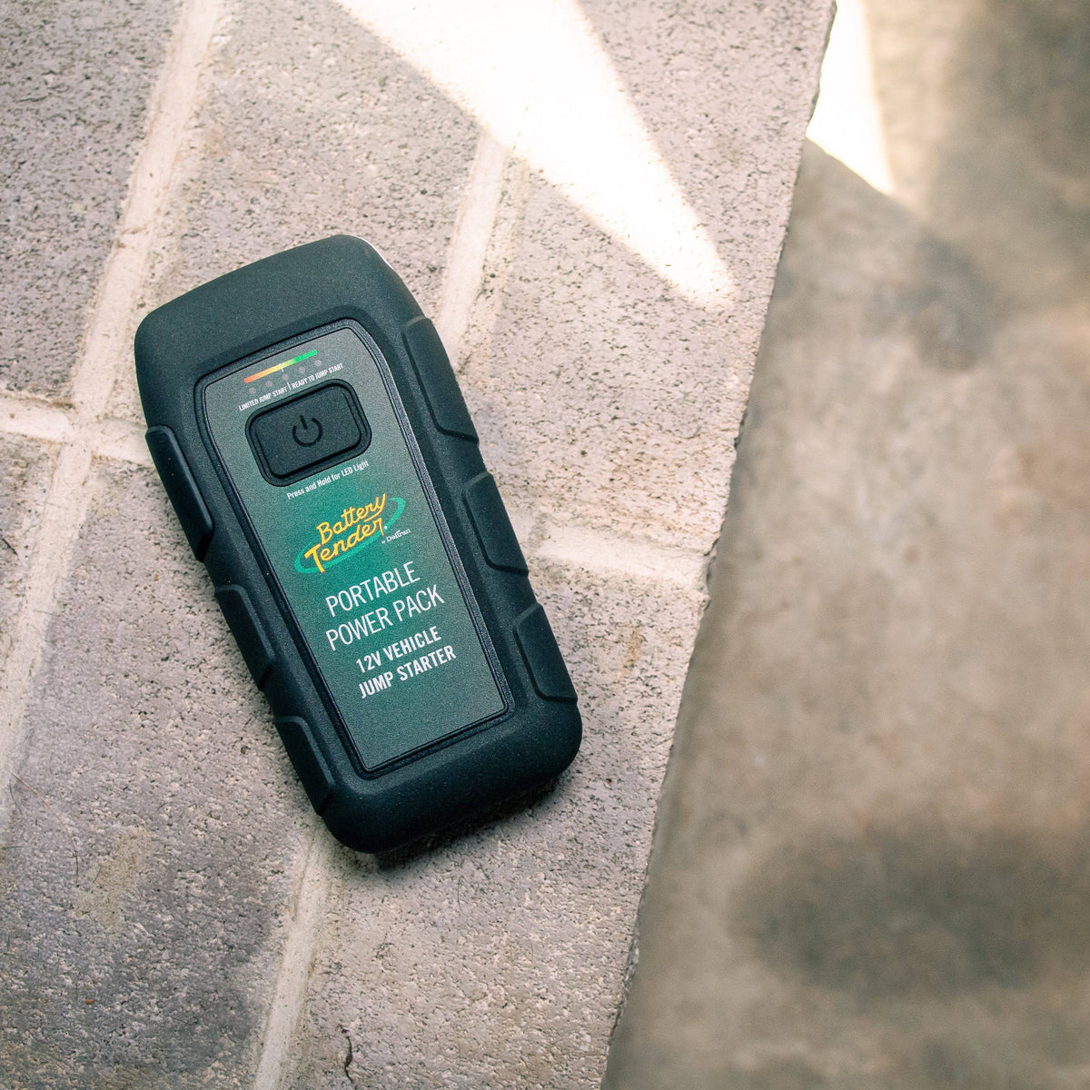 600 AMP Jump Starter - 6400 mAh Power Bank | Battery Tender®